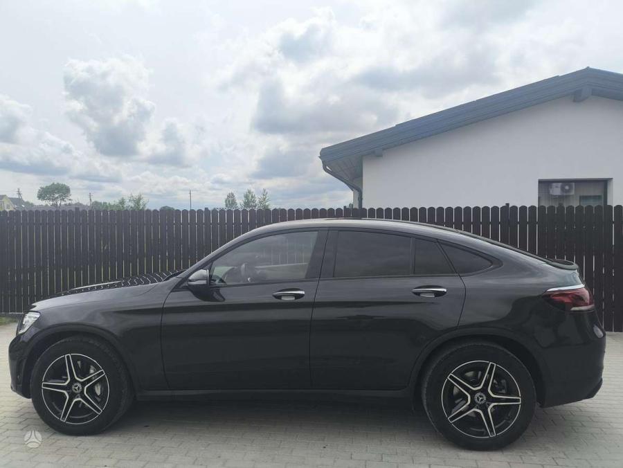 Black Mercedes-Benz GLC 220 2022 in Siauliai, with an engine capacity of 2.20 L and mileage of 150 thousand km for 33300 €, photo 3 on AUTOMOTO.COM.LV