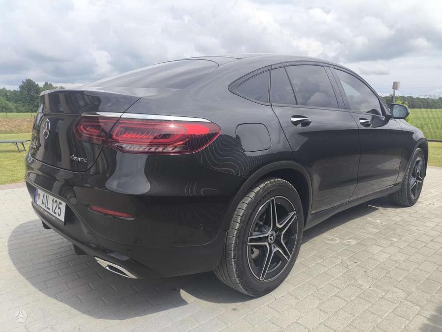 Black Mercedes-Benz GLC 220 2022 in Siauliai, with an engine capacity of 2.20 L and mileage of 150 thousand km for 33300 €, photo 6 on AUTOMOTO.COM.LV
