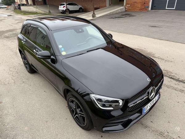Black Mercedes-Benz GLC 220 2022 in Alytus, with an engine capacity of 1.95 L and mileage of 411 thousand km for 19900 €, photo 5 on AUTOMOTO.COM.LV