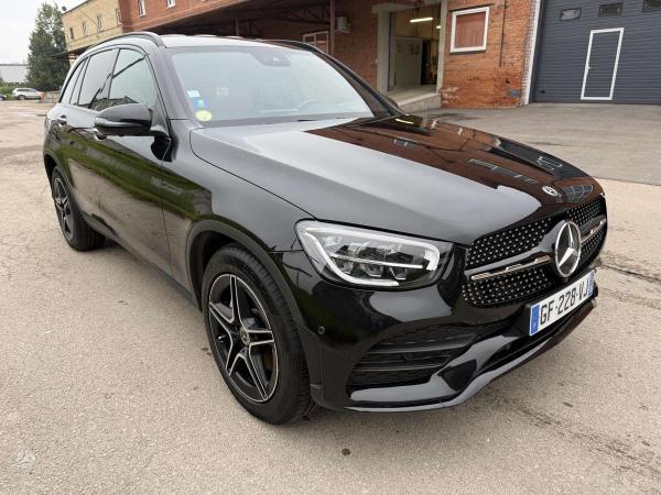 Black Mercedes-Benz GLC 220 2022 in Alytus, with an engine capacity of 1.95 L and mileage of 411 thousand km for 19900 €, photo 6 on AUTOMOTO.COM.LV
