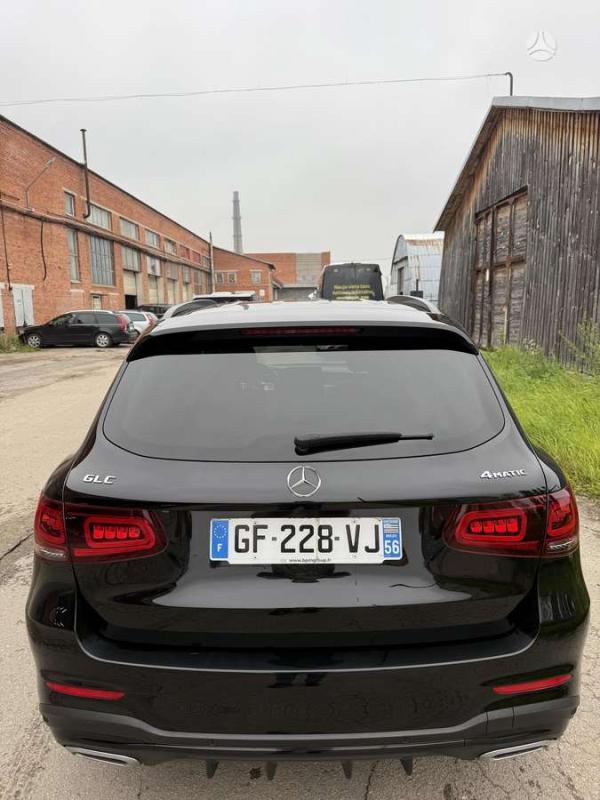 Black Mercedes-Benz GLC 220 2022 in Alytus, with an engine capacity of 1.95 L and mileage of 411 thousand km for 19900 €, photo 9 on AUTOMOTO.COM.LV