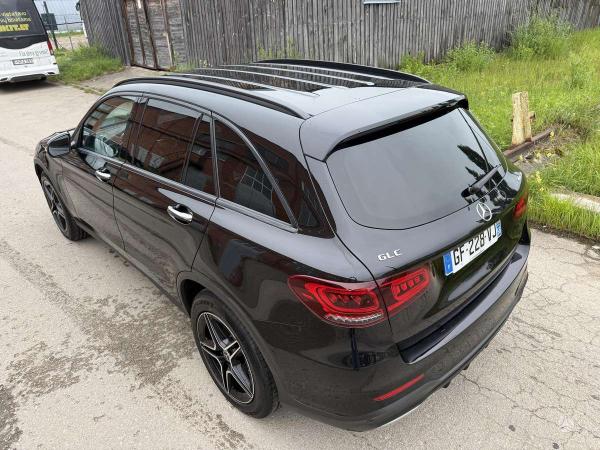 Black Mercedes-Benz GLC 220 2022 in Alytus, with an engine capacity of 1.95 L and mileage of 411 thousand km for 19900 €, photo 10 on AUTOMOTO.COM.LV