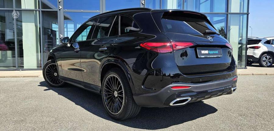 Black Mercedes-Benz GLC 220 2023 in Klaipeda, with an engine capacity of 1.99 L and mileage of 93 thousand km for 49900 €, photo 14 on AUTOMOTO.COM.LV