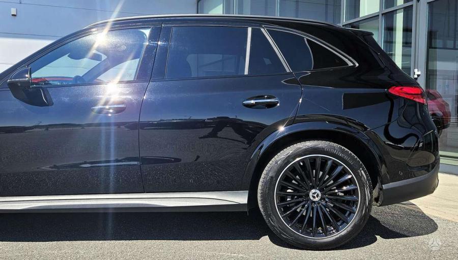 Black Mercedes-Benz GLC 220 2023 in Klaipeda, with an engine capacity of 1.99 L and mileage of 93 thousand km for 49900 €, photo 16 on AUTOMOTO.COM.LV