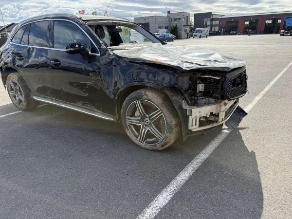 Melns Mercedes-Benz GLC 220 2024 Kauņa, ar dzinēja tilpumu 1.99 L un nobraukumu 0 tūkst. km par 10890 €, foto 8 vietnē AUTOMOTO.COM.LV
