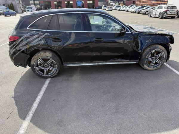 Melns Mercedes-Benz GLC 220 2024 Kauņa, ar dzinēja tilpumu 1.99 L un nobraukumu 0 tūkst. km par 10890 €, foto 9 vietnē AUTOMOTO.COM.LV