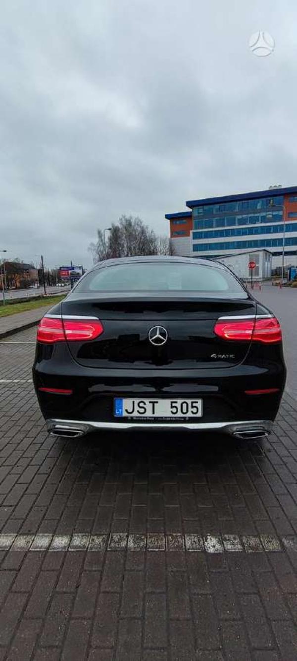 Black Mercedes-Benz GLC 220 2017 in Vilnius, with an engine capacity of 0.00 L and mileage of 137 thousand km for 26300 €, photo 6 on AUTOMOTO.COM.LV