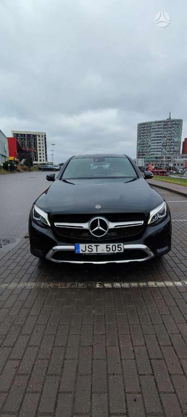 Black Mercedes-Benz GLC 220 2017 in Vilnius, with an engine capacity of 2.10 L and mileage of 137 thousand km for 26300 €, photo 2 on AUTOMOTO.COM.LV