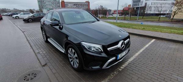 Black Mercedes-Benz GLC 220 2017 in Vilnius, with an engine capacity of 2.10 L and mileage of 137 thousand km for 26300 €, photo 3 on AUTOMOTO.COM.LV