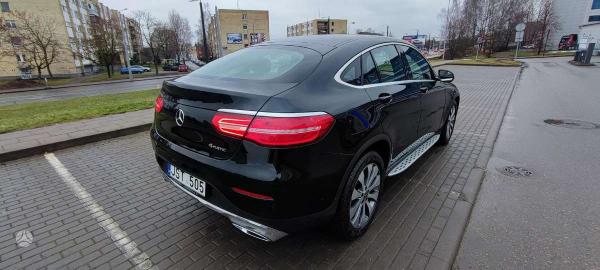 Black Mercedes-Benz GLC 220 2017 in Vilnius, with an engine capacity of 2.10 L and mileage of 137 thousand km for 26300 €, photo 5 on AUTOMOTO.COM.LV