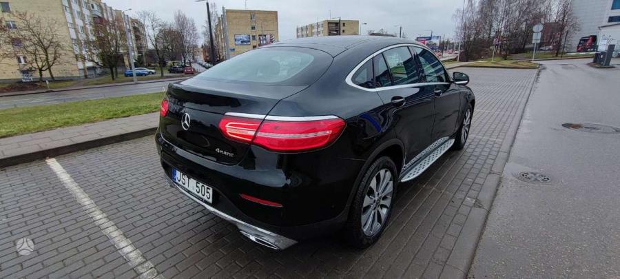 Melns Mercedes-Benz GLC 220 2017 Viļņa, ar dzinēja tilpumu 2.10 L un nobraukumu 137 tūkst. km par 26300 €, foto 5 vietnē AUTOMOTO.COM.LV