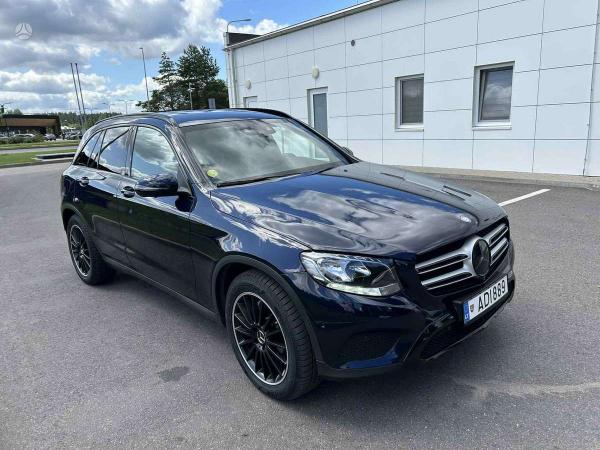 Blue Mercedes-Benz GLC 220 2017 in Vilnius, with an engine capacity of 2.14 L and mileage of 233 thousand km for 16500 €, photo 1 on AUTOMOTO.COM.LV
