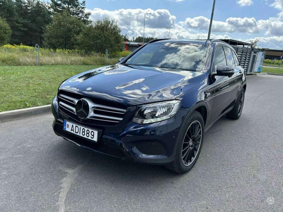 Blue Mercedes-Benz GLC 220 2017 in Vilnius, with an engine capacity of 2.14 L and mileage of 233 thousand km for 16500 €, photo 3 on AUTOMOTO.COM.LV
