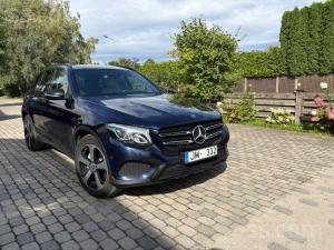 Zils Mercedes-Benz GLC 220 2019 Rīga, ar dzinēja tilpumu 2.20 L un nobraukumu 170 tūkst. km par 25500 €, foto  vietnē AUTOMOTO.COM.LV