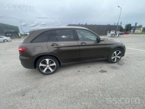 Brown Mercedes-Benz GLC 220 2016 in Riga, with an engine capacity of 2.20 L and mileage of 400 thousand km for 12950 €, photo 3 on AUTOMOTO.COM.LV