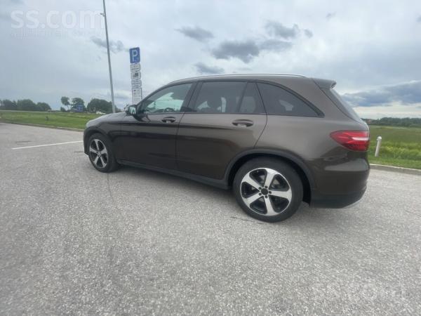 Brown Mercedes-Benz GLC 220 2016 in Riga, with an engine capacity of 2.20 L and mileage of 400 thousand km for 12950 €, photo 6 on AUTOMOTO.COM.LV