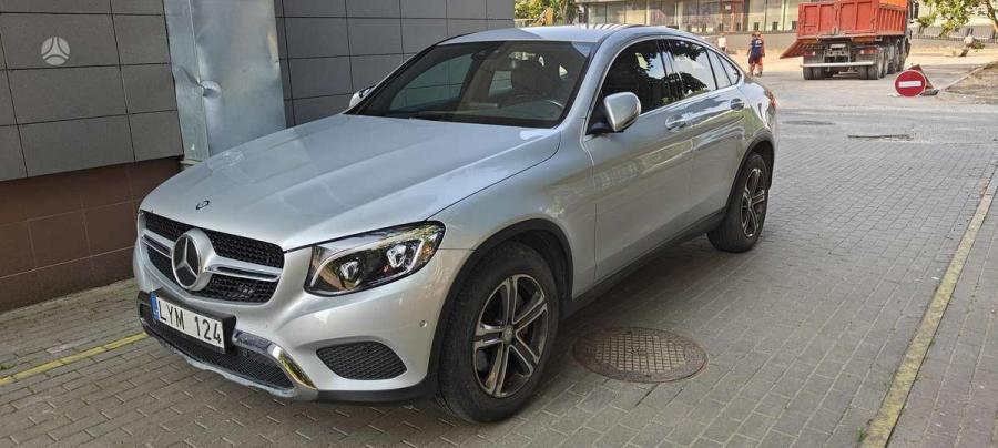 Pelēks Mercedes-Benz GLC 220 2017 Kauņa, ar dzinēja tilpumu 2.20 L un nobraukumu 98 tūkst. km par 26000 €, foto 3 vietnē AUTOMOTO.COM.LV
