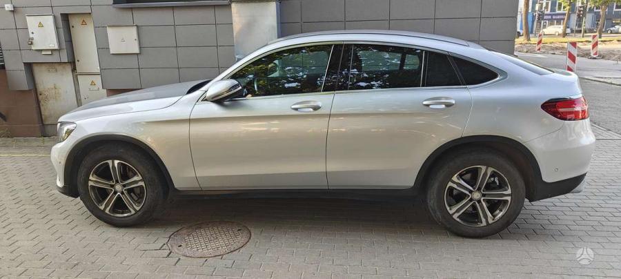 Pelēks Mercedes-Benz GLC 220 2017 Kauņa, ar dzinēja tilpumu 2.20 L un nobraukumu 98 tūkst. km par 26000 €, foto 4 vietnē AUTOMOTO.COM.LV