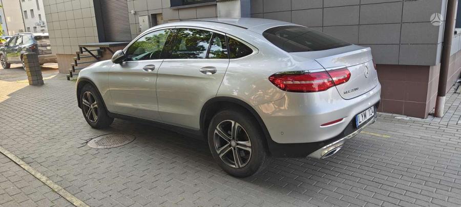 Pelēks Mercedes-Benz GLC 220 2017 Kauņa, ar dzinēja tilpumu 2.20 L un nobraukumu 98 tūkst. km par 26000 €, foto 5 vietnē AUTOMOTO.COM.LV