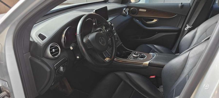 Pelēks Mercedes-Benz GLC 220 2017 Kauņa, ar dzinēja tilpumu 2.20 L un nobraukumu 98 tūkst. km par 26000 €, foto 6 vietnē AUTOMOTO.COM.LV
