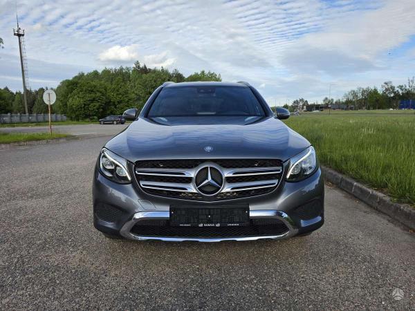 Grey Mercedes-Benz GLC 220 2015 in Kaunas, with an engine capacity of 2.14 L and mileage of 238 thousand km for 15550 €, photo 3 on AUTOMOTO.COM.LV
