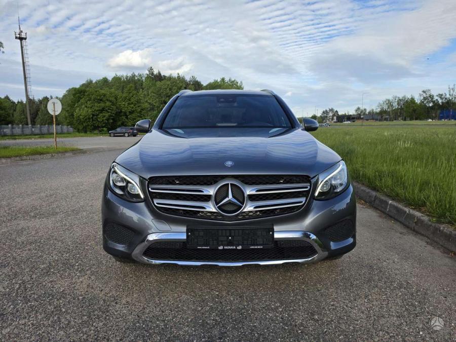 Grey Mercedes-Benz GLC 220 2015 in Kaunas, with an engine capacity of 2.14 L and mileage of 238 thousand km for 15550 €, photo 3 on AUTOMOTO.COM.LV