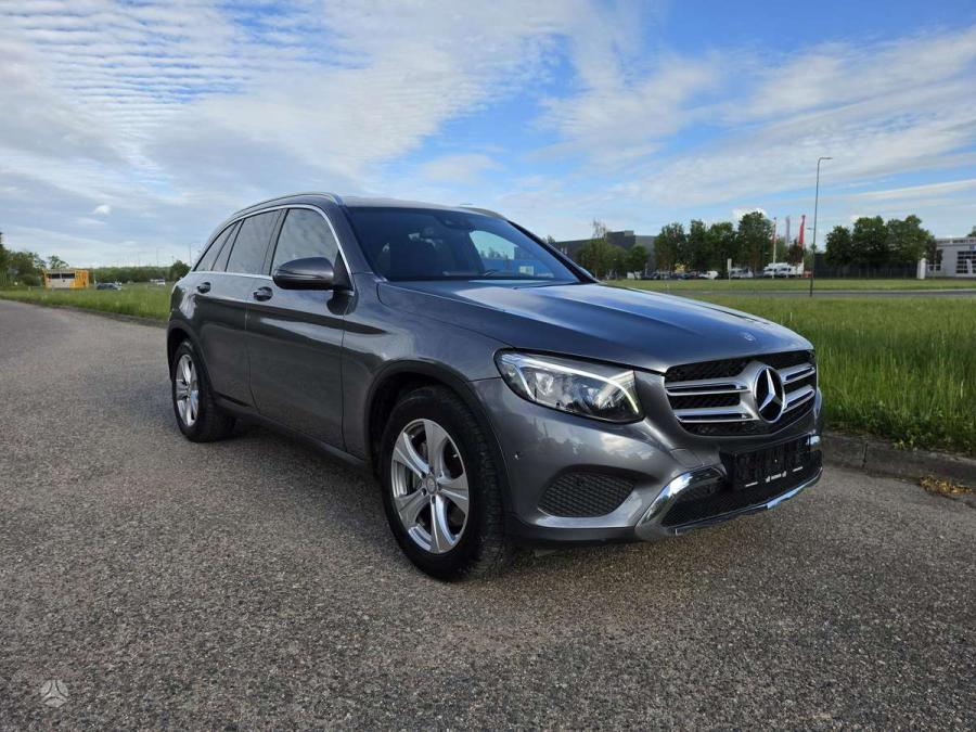 Grey Mercedes-Benz GLC 220 2015 in Kaunas, with an engine capacity of 2.14 L and mileage of 238 thousand km for 15550 €, photo 4 on AUTOMOTO.COM.LV