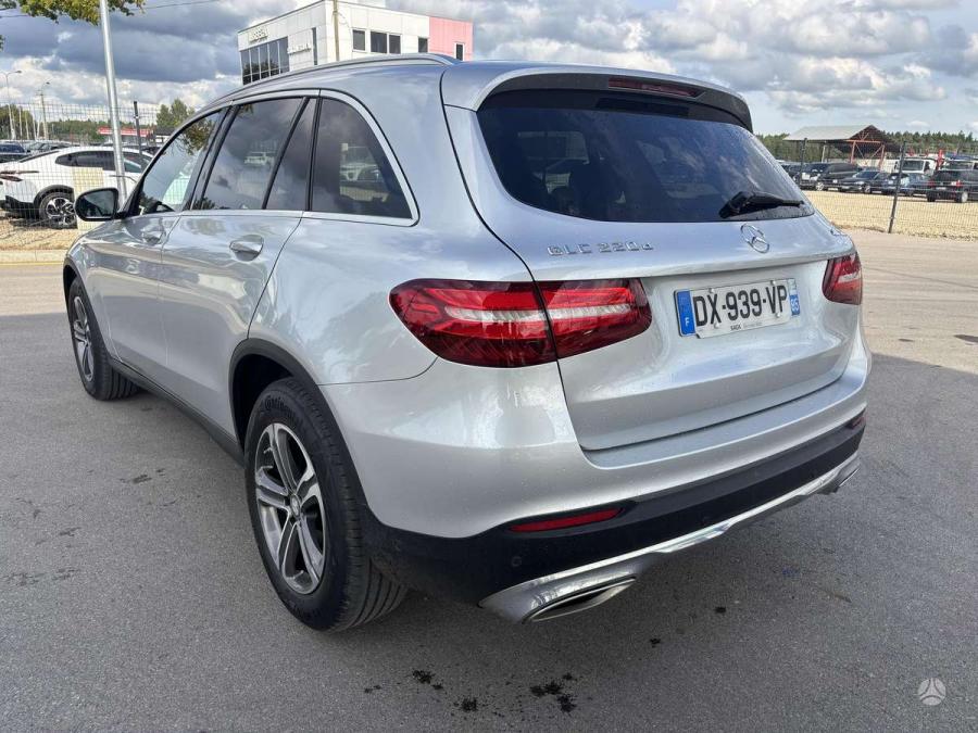 Pelēks Mercedes-Benz GLC 220 2015 Tauragė, ar dzinēja tilpumu 2.14 L un nobraukumu 260 tūkst. km par 13900 €, foto 6 vietnē AUTOMOTO.COM.LV