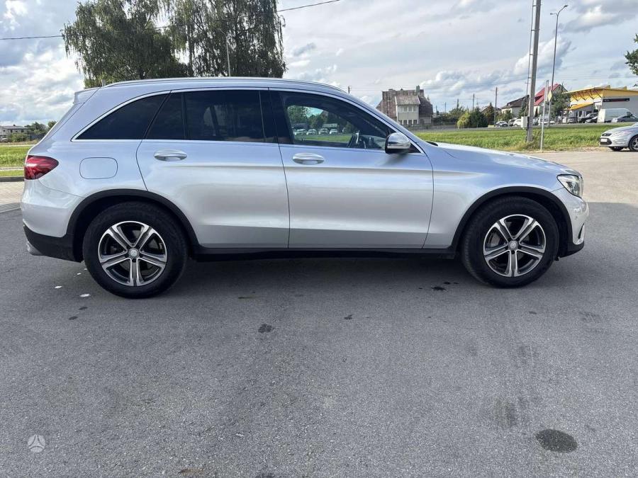 Pelēks Mercedes-Benz GLC 220 2015 Tauragė, ar dzinēja tilpumu 2.14 L un nobraukumu 260 tūkst. km par 13900 €, foto 7 vietnē AUTOMOTO.COM.LV