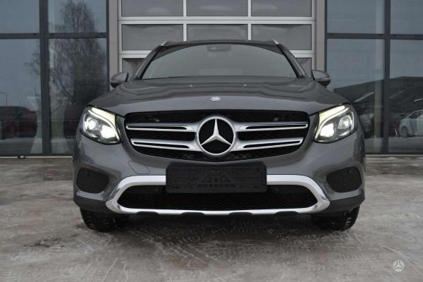 Pelēks Mercedes-Benz GLC 220 2016 Viļņa, ar dzinēja tilpumu 2.14 L un nobraukumu 181 tūkst. km par 19500 €, foto 2 vietnē AUTOMOTO.COM.LV