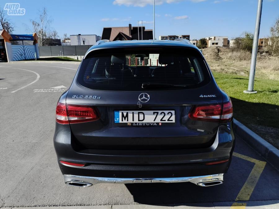 Pelēks Mercedes-Benz GLC 220 2016 Viļņa, ar dzinēja tilpumu 2.10 L un nobraukumu 275 tūkst. km par 18000 €, foto 12 vietnē AUTOMOTO.COM.LV