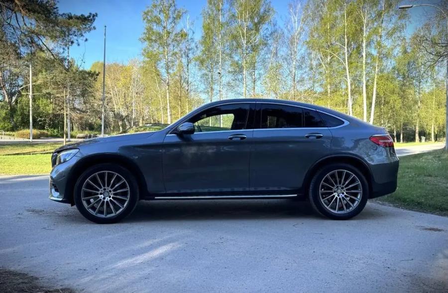 Grey Mercedes-Benz GLC 220 2016 in Jurmala, with an engine capacity of 2.20 L and mileage of 224 thousand km for 22000 €, photo 3 on AUTOMOTO.COM.LV