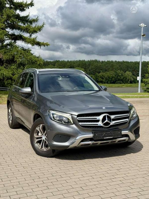 Grey Mercedes-Benz GLC 220 2016 in Prienai, with an engine capacity of 2.14 L and mileage of 280 thousand km for 15950 €, photo 2 on AUTOMOTO.COM.LV