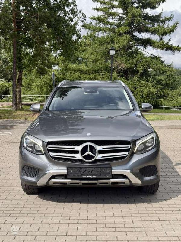 Grey Mercedes-Benz GLC 220 2016 in Prienai, with an engine capacity of 2.14 L and mileage of 280 thousand km for 15950 €, photo 4 on AUTOMOTO.COM.LV