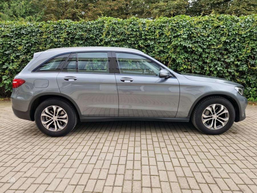 Pelēks Mercedes-Benz GLC 220 2016 Viļņa, ar dzinēja tilpumu 2.14 L un nobraukumu 280 tūkst. km par 14950 €, foto 6 vietnē AUTOMOTO.COM.LV