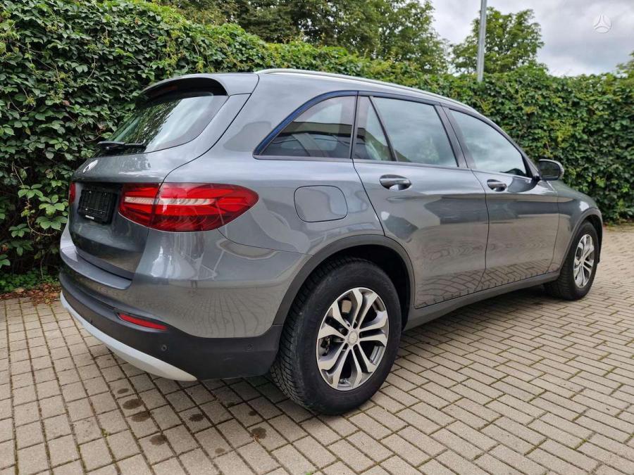 Pelēks Mercedes-Benz GLC 220 2016 Viļņa, ar dzinēja tilpumu 2.14 L un nobraukumu 280 tūkst. km par 14950 €, foto 7 vietnē AUTOMOTO.COM.LV