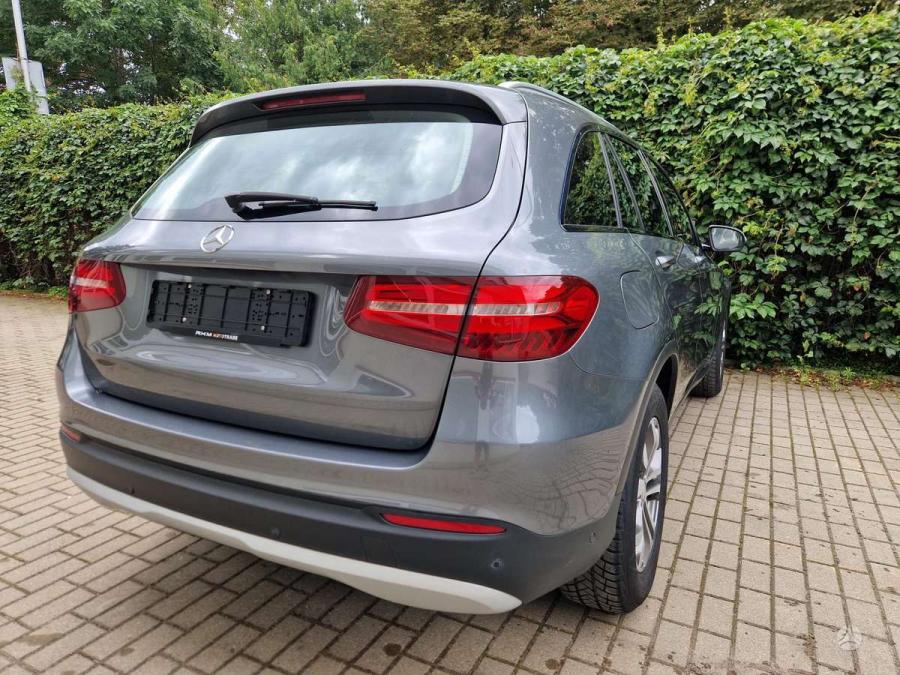 Pelēks Mercedes-Benz GLC 220 2016 Viļņa, ar dzinēja tilpumu 2.14 L un nobraukumu 280 tūkst. km par 14950 €, foto 8 vietnē AUTOMOTO.COM.LV