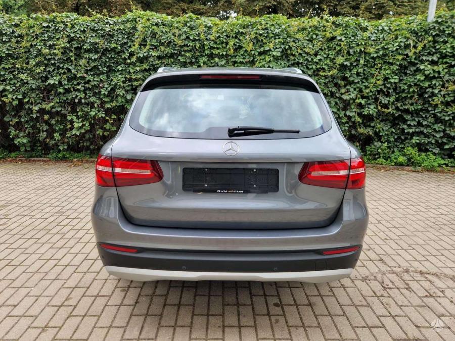 Pelēks Mercedes-Benz GLC 220 2016 Viļņa, ar dzinēja tilpumu 2.14 L un nobraukumu 280 tūkst. km par 14950 €, foto 9 vietnē AUTOMOTO.COM.LV
