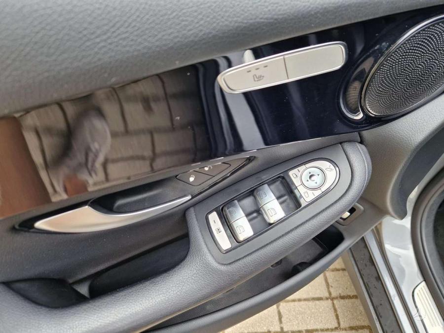 Pelēks Mercedes-Benz GLC 220 2016 Viļņa, ar dzinēja tilpumu 2.14 L un nobraukumu 280 tūkst. km par 14950 €, foto 13 vietnē AUTOMOTO.COM.LV