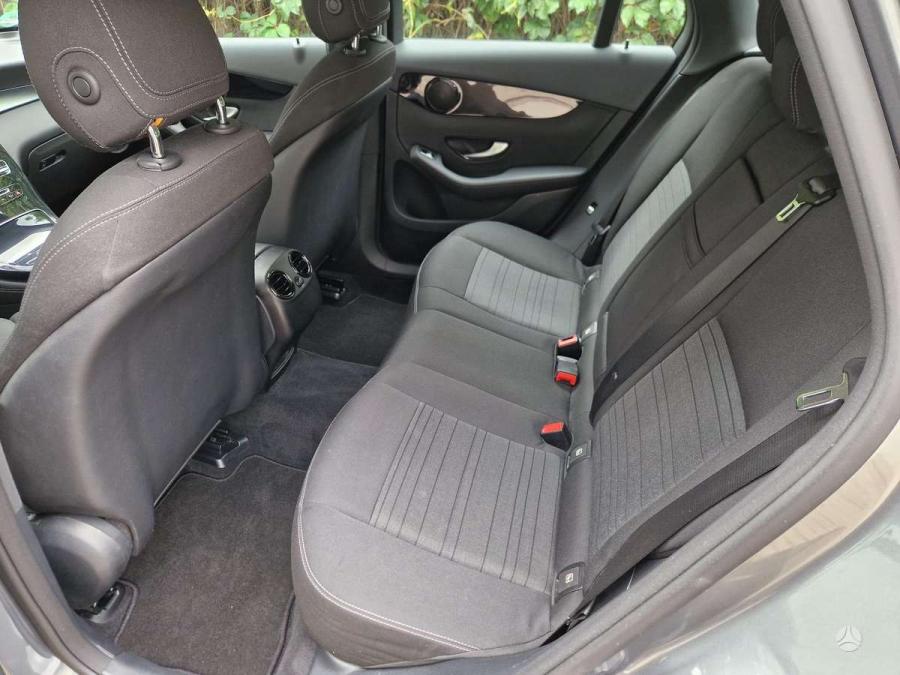 Pelēks Mercedes-Benz GLC 220 2016 Viļņa, ar dzinēja tilpumu 2.14 L un nobraukumu 280 tūkst. km par 14950 €, foto 23 vietnē AUTOMOTO.COM.LV
