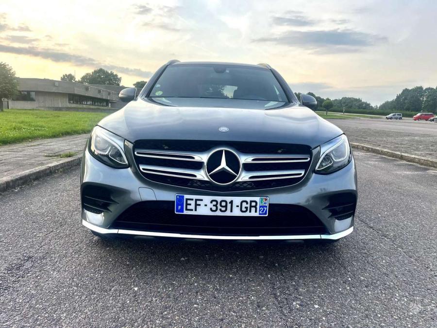 Grey Mercedes-Benz GLC 220 2016 in Kaunas, with an engine capacity of 2.20 L and mileage of 239 thousand km for 17250 €, photo 3 on AUTOMOTO.COM.LV
