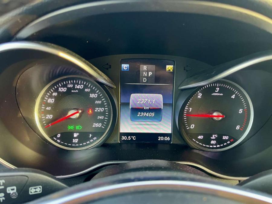 Grey Mercedes-Benz GLC 220 2016 in Kaunas, with an engine capacity of 2.20 L and mileage of 239 thousand km for 17250 €, photo 22 on AUTOMOTO.COM.LV