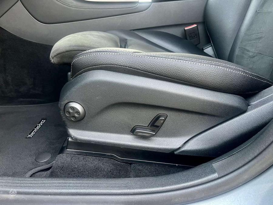 Grey Mercedes-Benz GLC 220 2016 in Kaunas, with an engine capacity of 2.20 L and mileage of 239 thousand km for 17250 €, photo 27 on AUTOMOTO.COM.LV