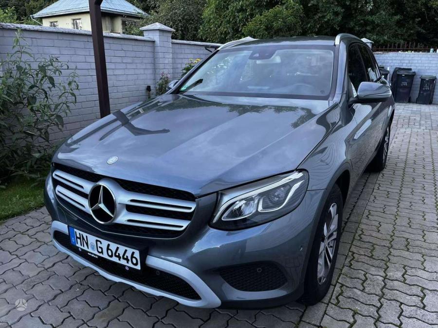 Grey Mercedes-Benz GLC 220 2016 in Vilnius, with an engine capacity of 2.14 L and mileage of 280 thousand km for 14650 €, photo 1 on AUTOMOTO.COM.LV