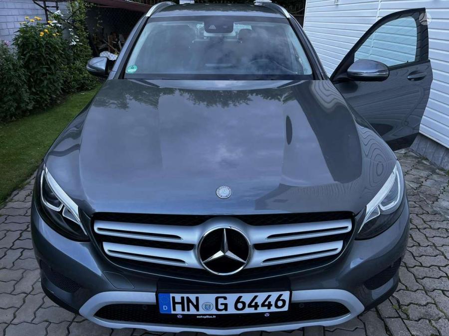 Grey Mercedes-Benz GLC 220 2016 in Vilnius, with an engine capacity of 2.14 L and mileage of 280 thousand km for 14650 €, photo 3 on AUTOMOTO.COM.LV