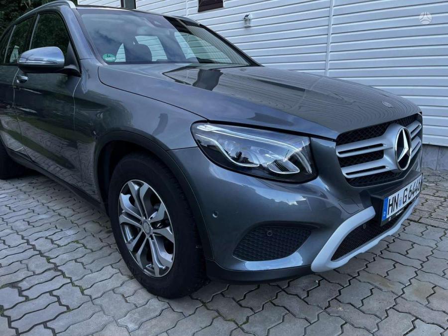 Grey Mercedes-Benz GLC 220 2016 in Vilnius, with an engine capacity of 2.14 L and mileage of 280 thousand km for 14650 €, photo 4 on AUTOMOTO.COM.LV