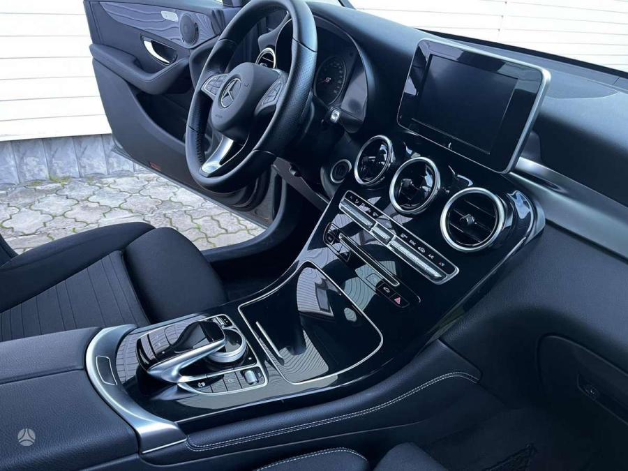Grey Mercedes-Benz GLC 220 2016 in Vilnius, with an engine capacity of 2.14 L and mileage of 280 thousand km for 14650 €, photo 19 on AUTOMOTO.COM.LV