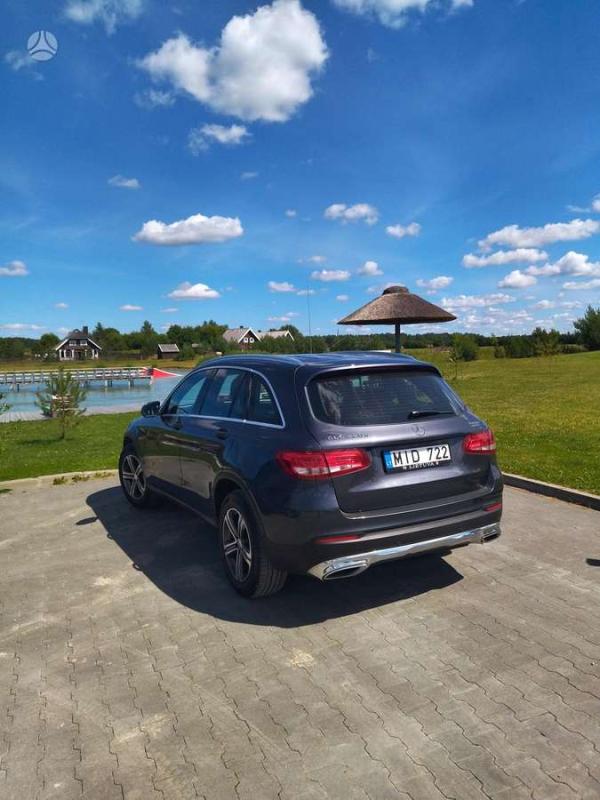 Mercedes-Benz GLC 220 2016 in Vilnius on AUTOMOTO.COM.LV Grey Mercedes-Benz GLC 220 2016 in Vilnius, with an engine capacity of 2.14 L and mileage of 276 thousand km for 15000 €, photo 5 on AUTOMOTO.COM.LV