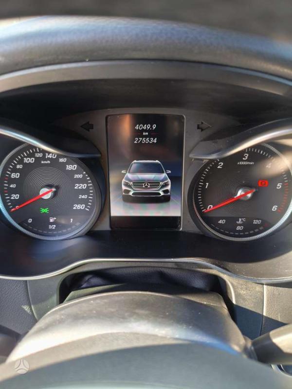 Mercedes-Benz GLC 220 2016 in Vilnius on AUTOMOTO.COM.LV Grey Mercedes-Benz GLC 220 2016 in Vilnius, with an engine capacity of 2.14 L and mileage of 276 thousand km for 15000 €, photo 8 on AUTOMOTO.COM.LV