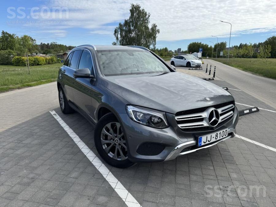 Grey Mercedes-Benz GLC 220 2016 in Riga, with an engine capacity of 2.20 L and mileage of 220 thousand km for 19000 €, photo 1 on AUTOMOTO.COM.LV